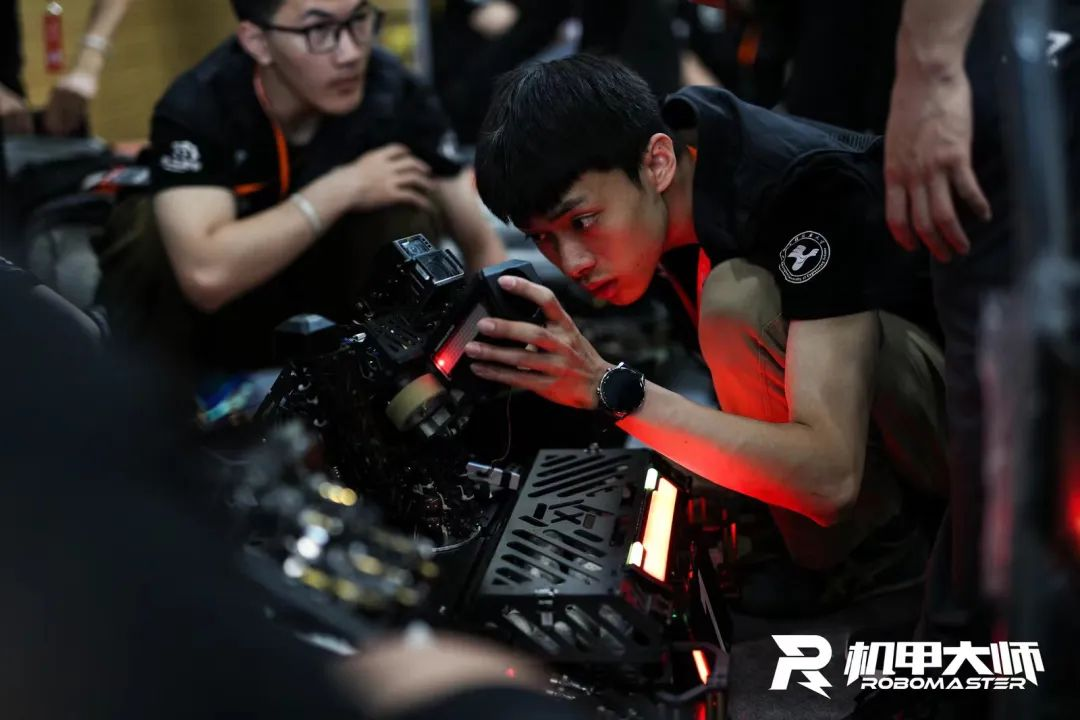 木鸢Birdiebot战队在RoboMaster机甲大师2023超级对抗赛•中部区域赛首夺季军再晋国赛